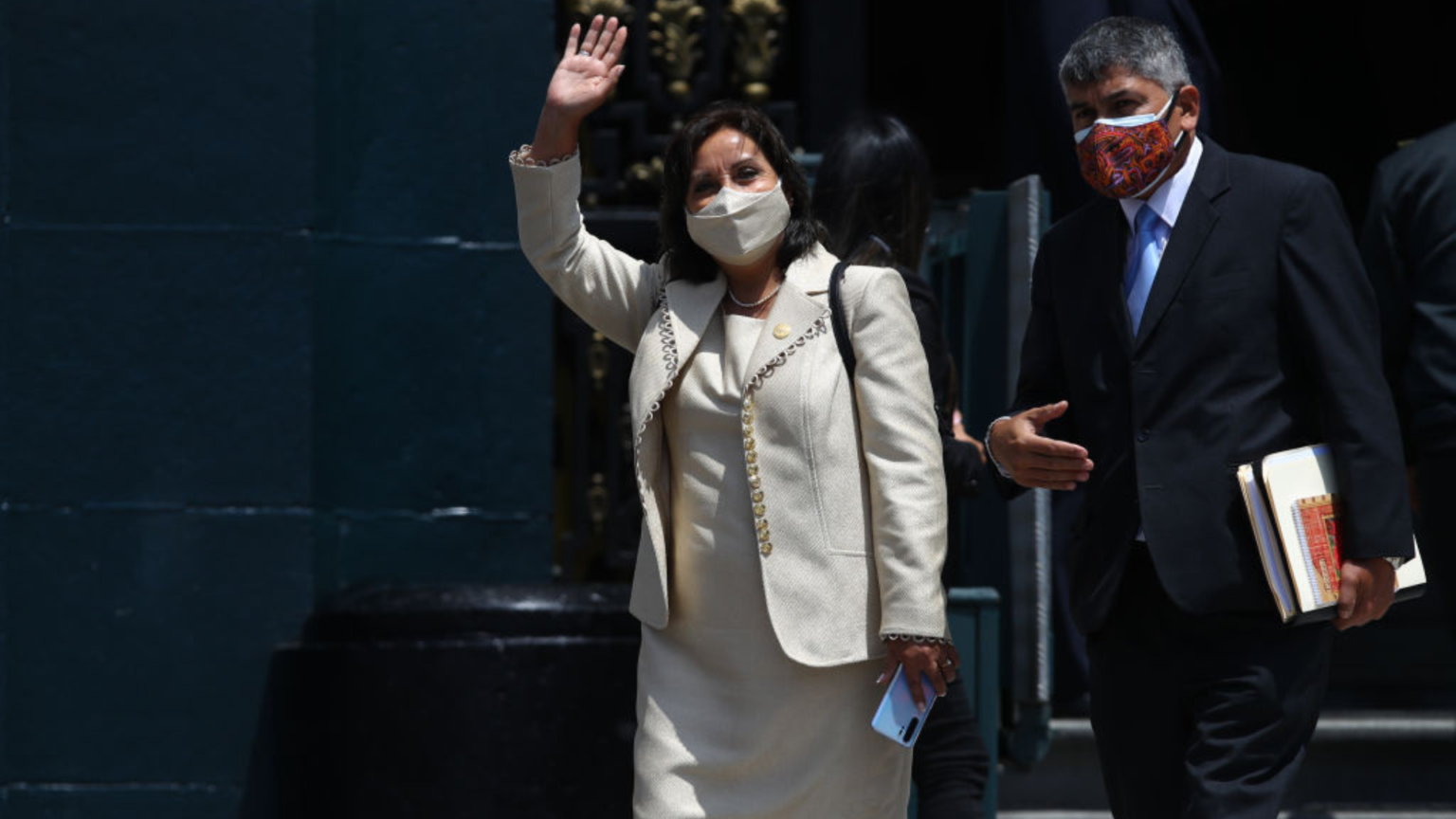 Dina Boluarte es juramentada como la nueva presidenta de Perú - HCH.TV