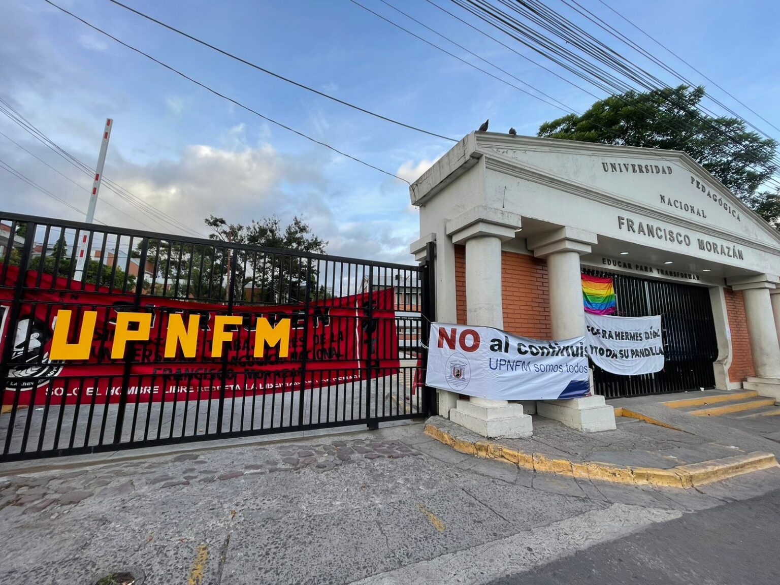 En riesgo las graduaciones en la UPNFM debido a toma por exigencia de nuevas autoridades - HCH.TV