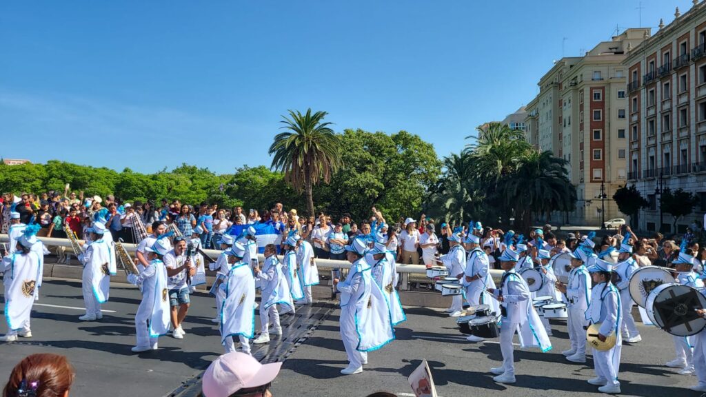 ¡Con Honduras en el Corazón! "Catrachos" desfilaron en España, celebrando nuestra Independencia ...