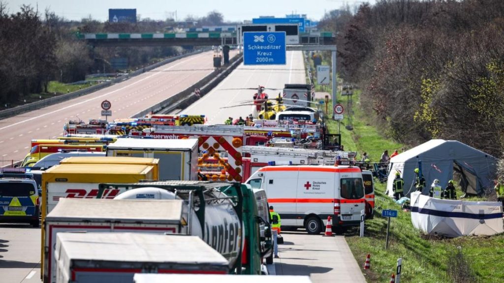Al Menos Cinco Muertos Y 20 Heridos En Un Accidente De Autobús En