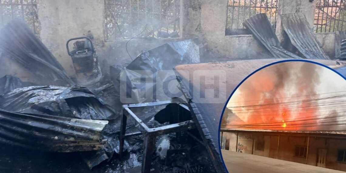 ¡Lamentable! Incendio arrasa taller de muebles en la salida al sur de ...